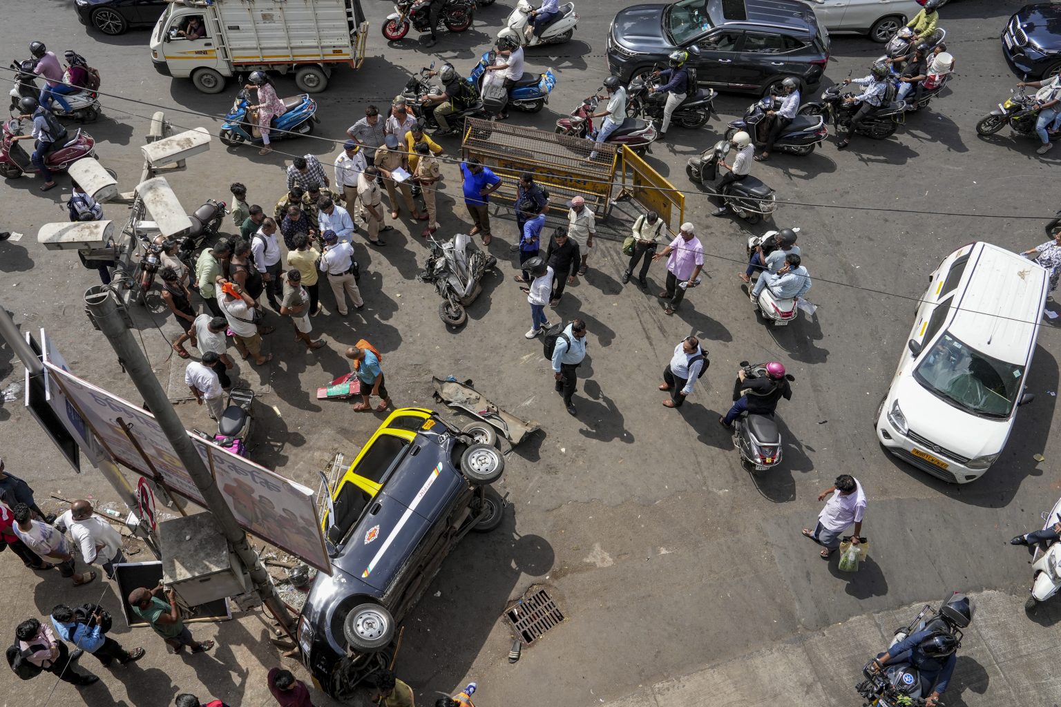 One killed, three injured as BEST bus crashes into multiple vehicles in ...